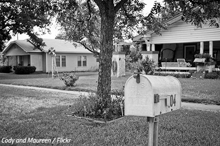 How to Change Address When Moving in 2025: Change of Address Checklist