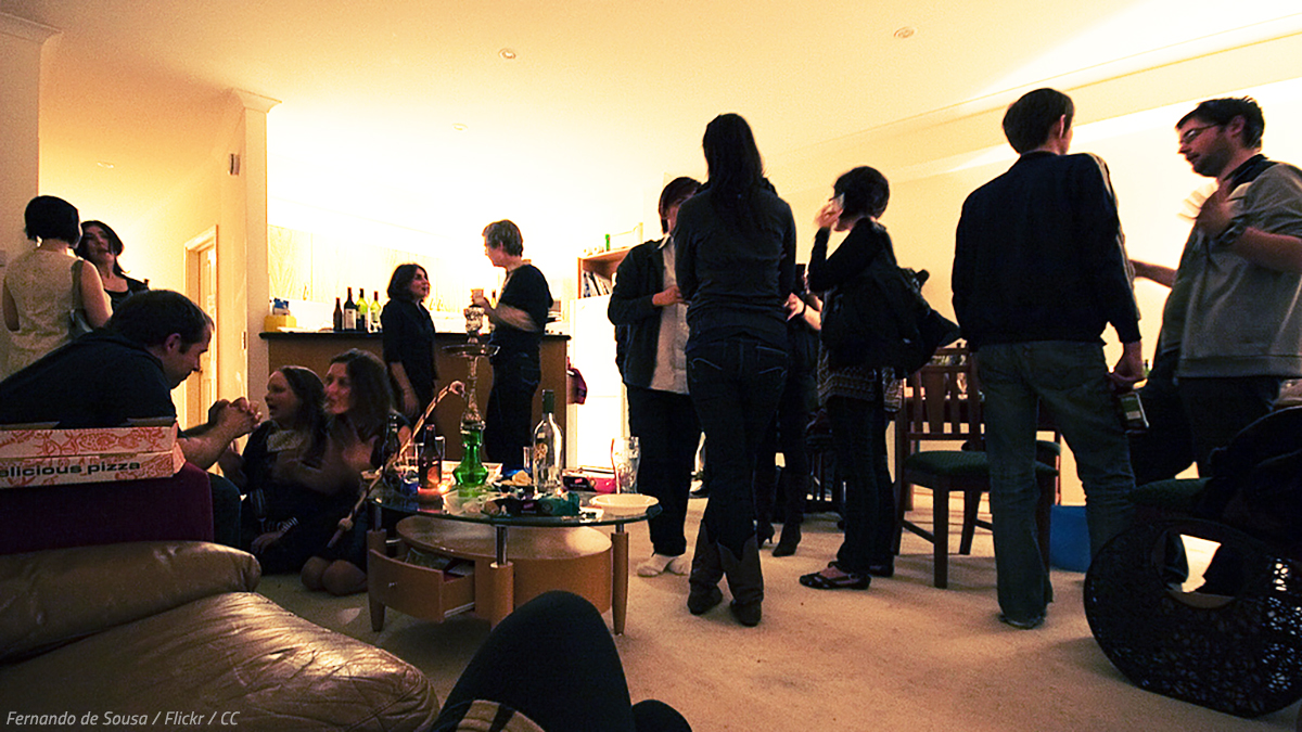 How To Throw A Fun Housewarming Party After The Move