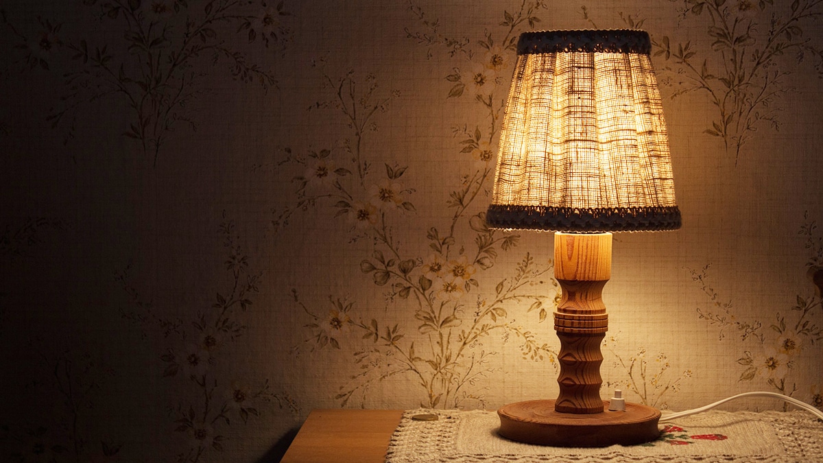 How to Pack Lamps and Lampshades for Moving