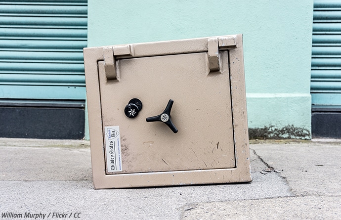 How to Move a Heavy Safe: 10 Tips to Keep You Safe