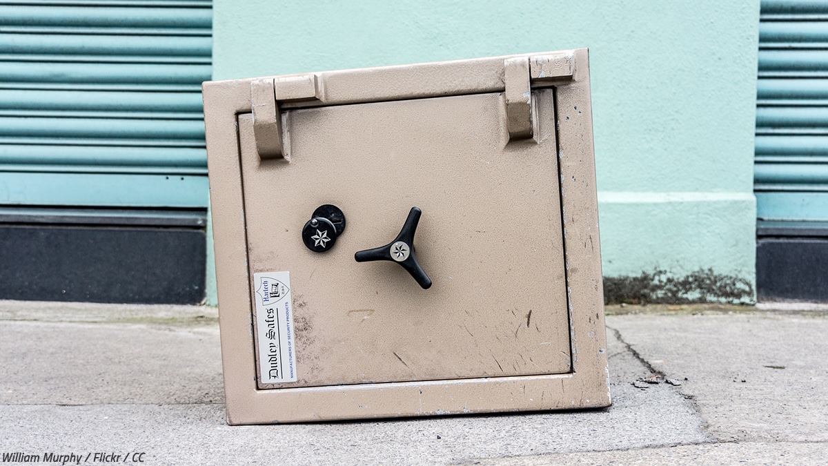 How to Move a Heavy Safe: 10 Tips to Keep You Safe