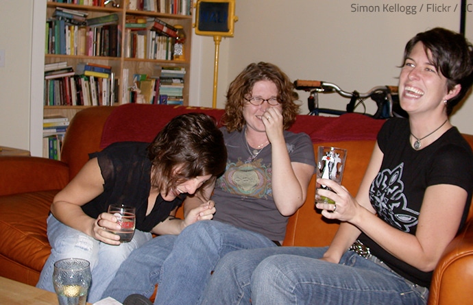 Moving in with Friends: Pros and Cons, Challenges and Solutions