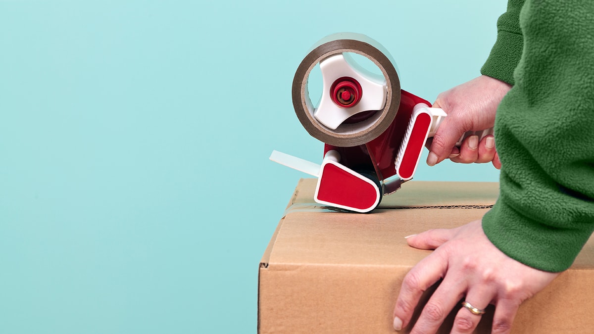 How to Pack Boxes When Moving: 20 Steps to Seal the Box - MoveAdvisor
