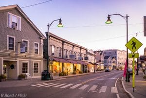 10 Tips for Moving to a Small Town: Pros and Cons of Small-Town Living