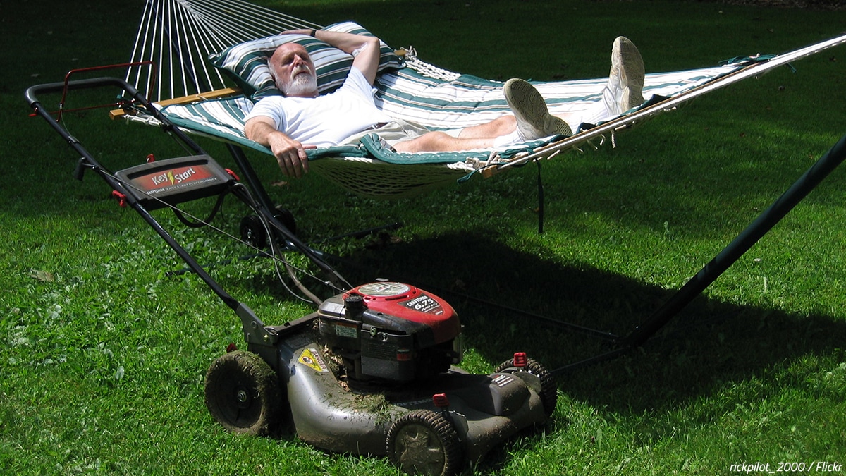How to Move a Lawn Mower to a New House - MoveAdvisor