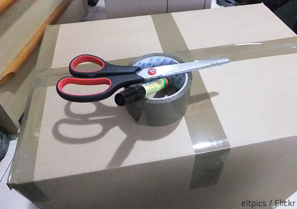 How to Fold a Moving Box and Seal a Successful Move