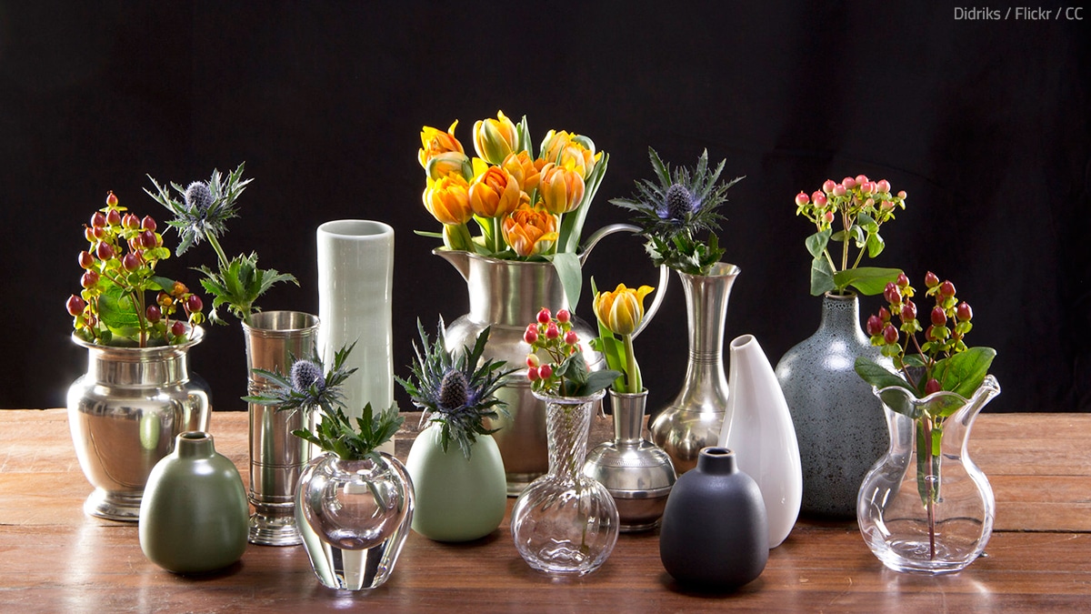 How to Pack Vases for Moving So That Everything Comes up Roses