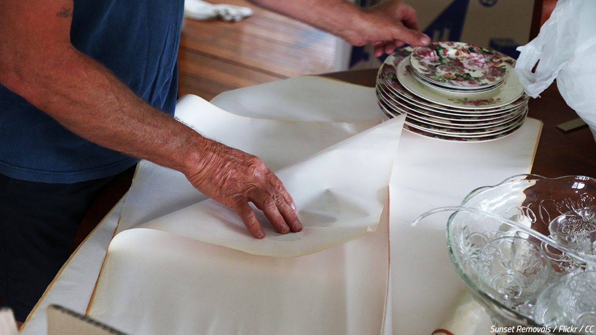 How to Pack Plates for Moving: 5 Flatware Packing Steps