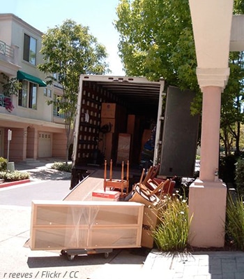 How to Unload a Moving Truck Quickly and Easily