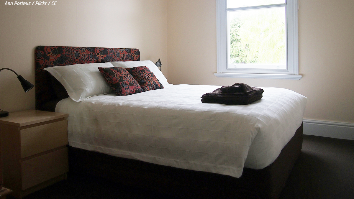 How to Move a Queen Size Bed by Yourself